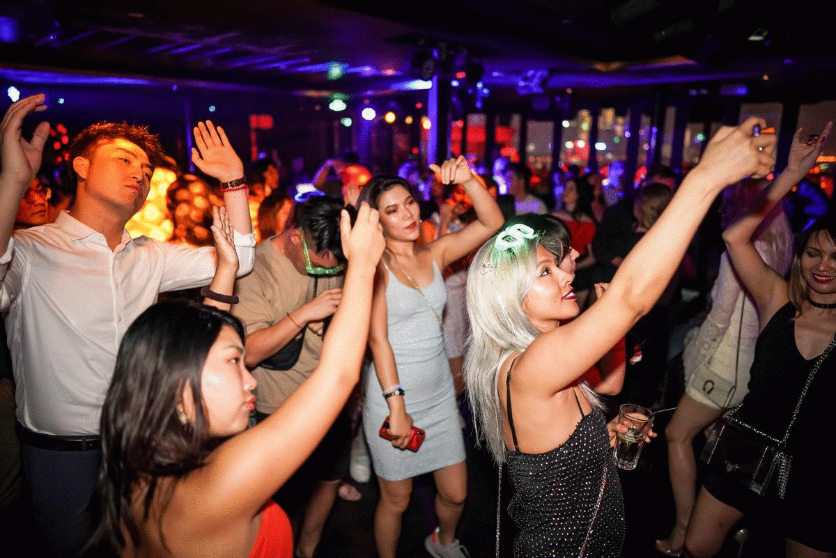 Rooftop Traffic Light Party 外滩闪耀露台红绿灯派对 @Bar Rouge - Saturday ...